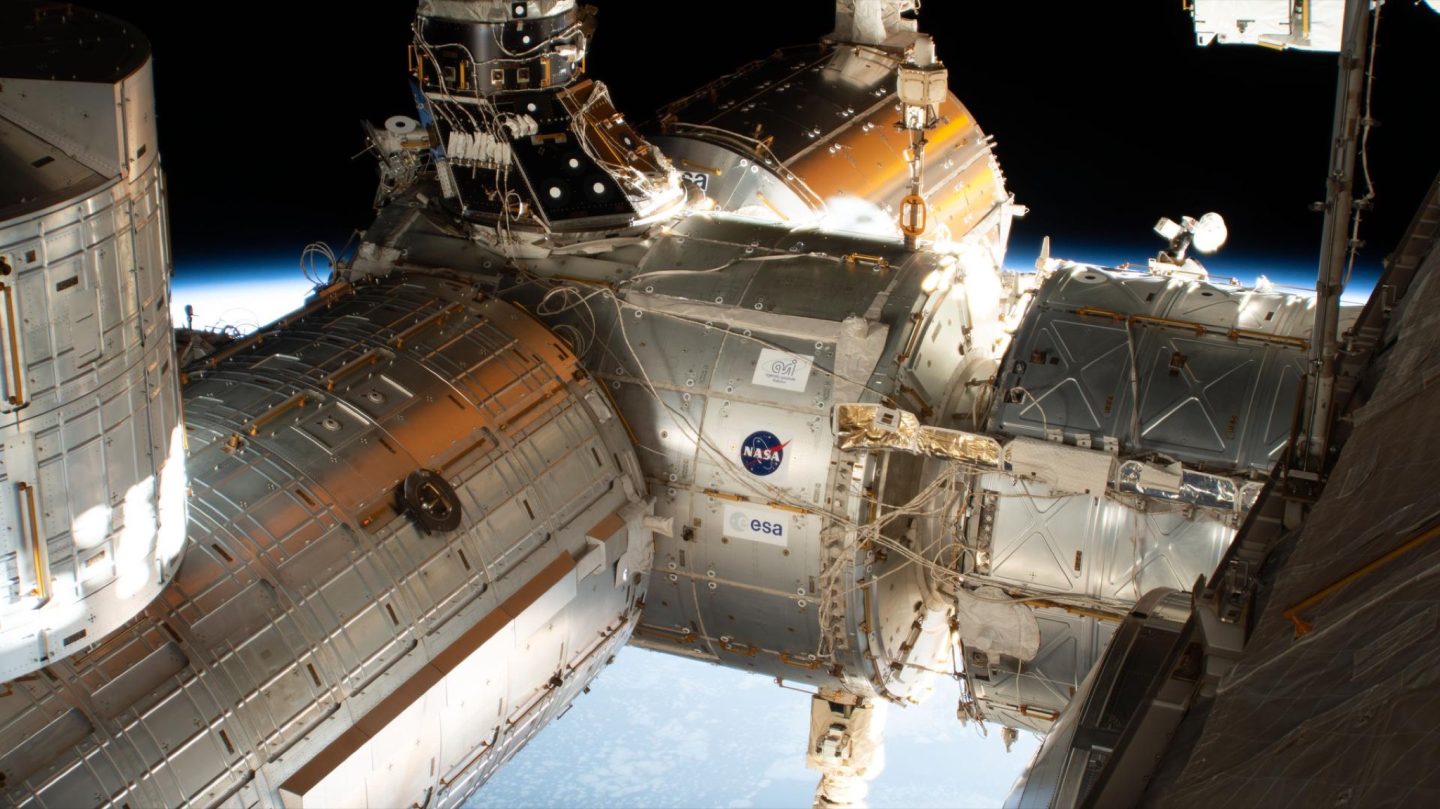 NASA will allow private astronauts on the ISS for $11,250-$22,500 a day ...