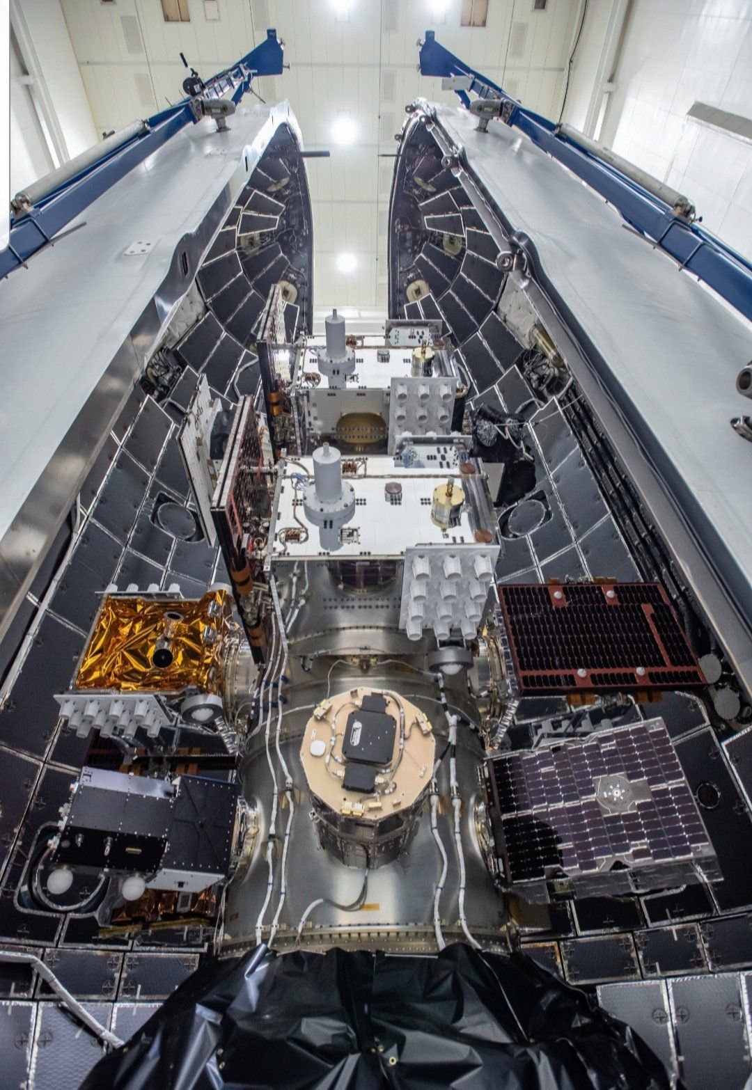 The Falcon Heavy rocket launched early Tuesday—two cores made it back ...