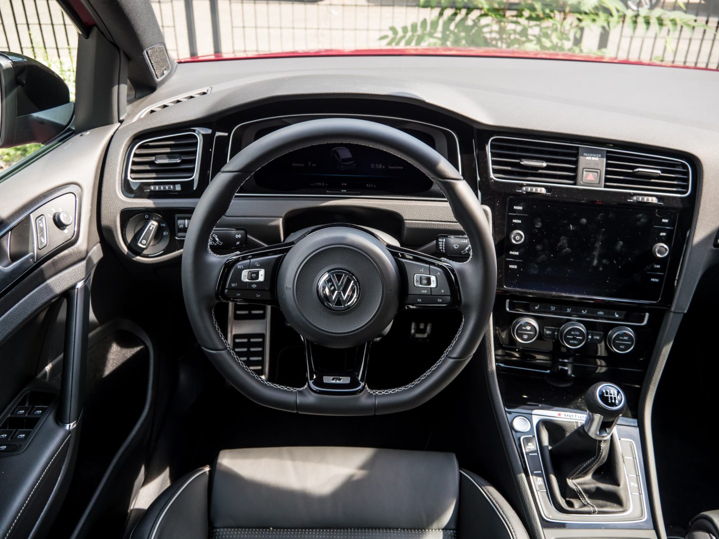 The 2019 Volkswagen Golf R is king of the hot hatches - Ars Technica