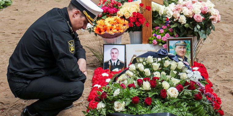 Russian spy sub crew prevented nuclear accident at cost of their lives ...