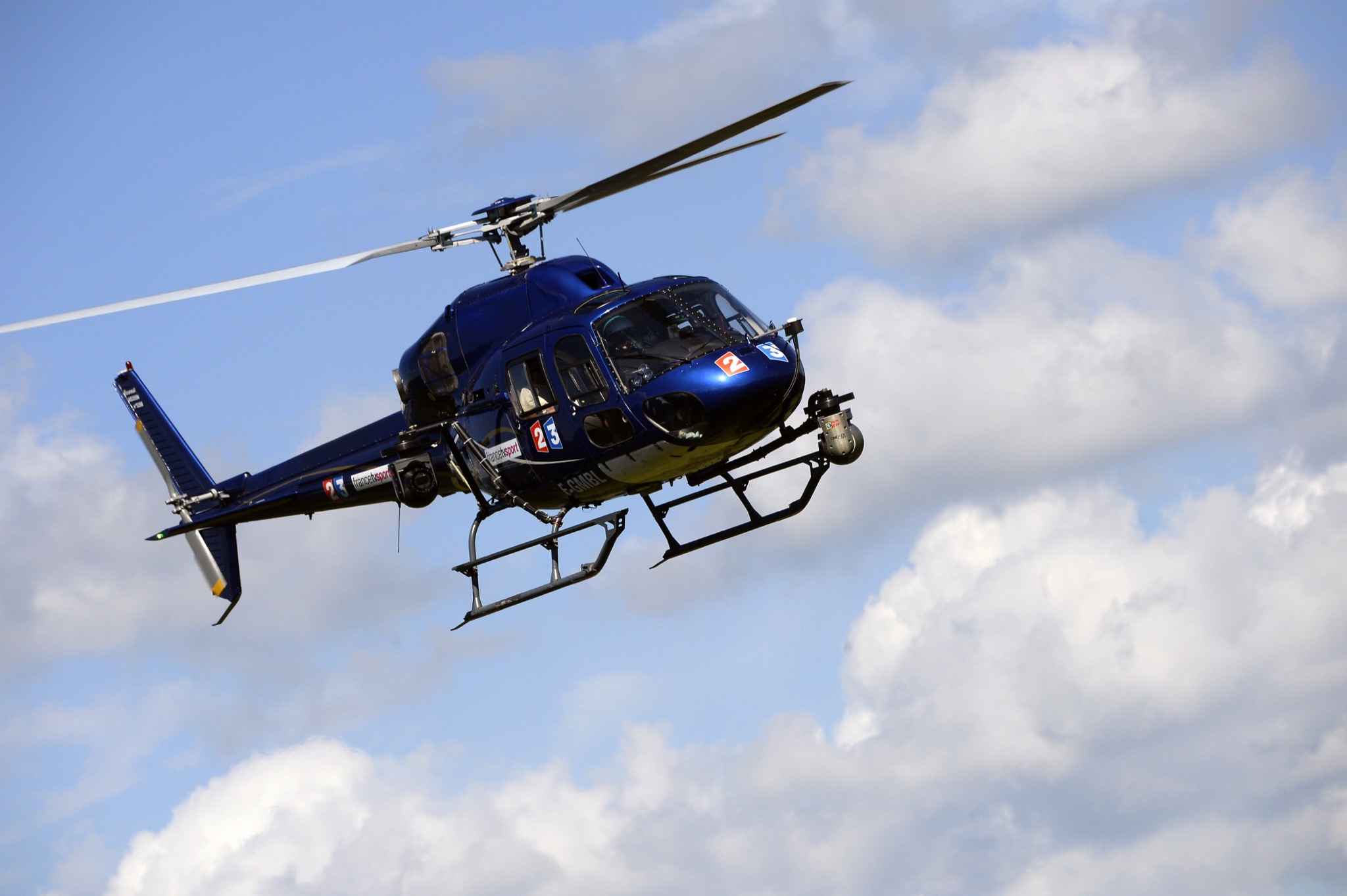 The helicopter team that films the Tour de France is one of a kind ...