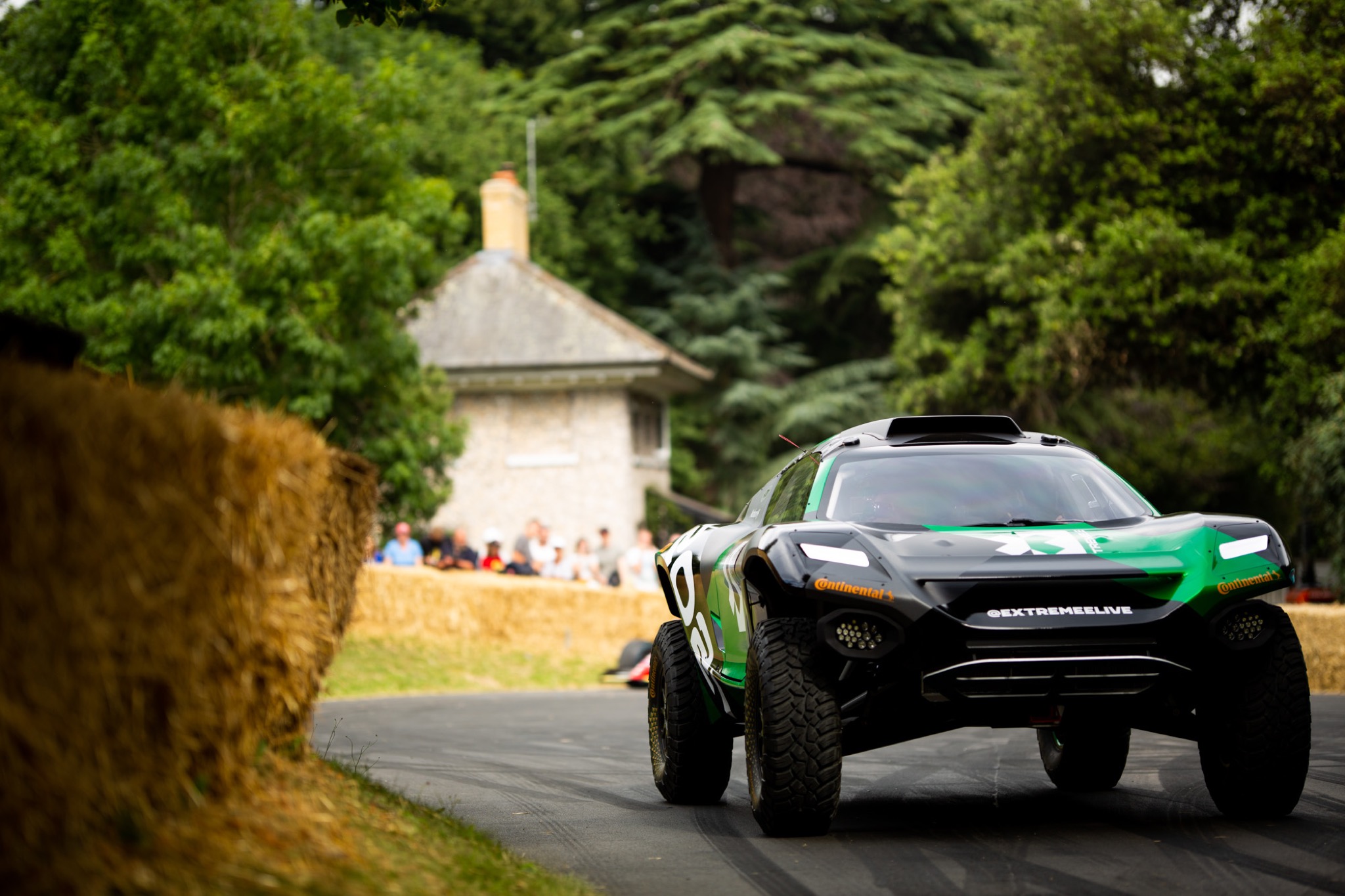 VW’s crazy electric car breaks F1 record at the Goodwood Festival of ...