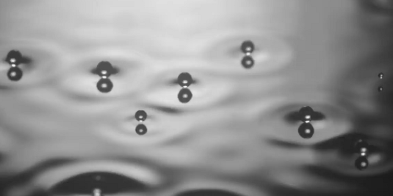 Bouncing liquid surface can make bubbles do a stop-start dance - Ars ...