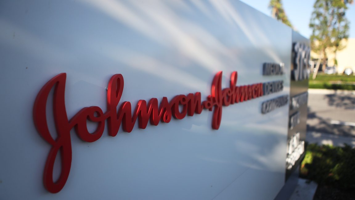 Johnson & Johnson’s vaccine safe and effective, FDA review concludes ...