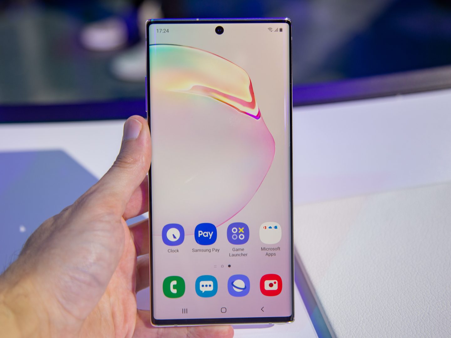 Fewer than 10% of Americans are buying $1,000 smartphones, report says ...