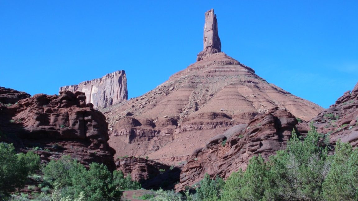 Popular Utah rock-climbing spot vibrates in time with earth, wind, and ...