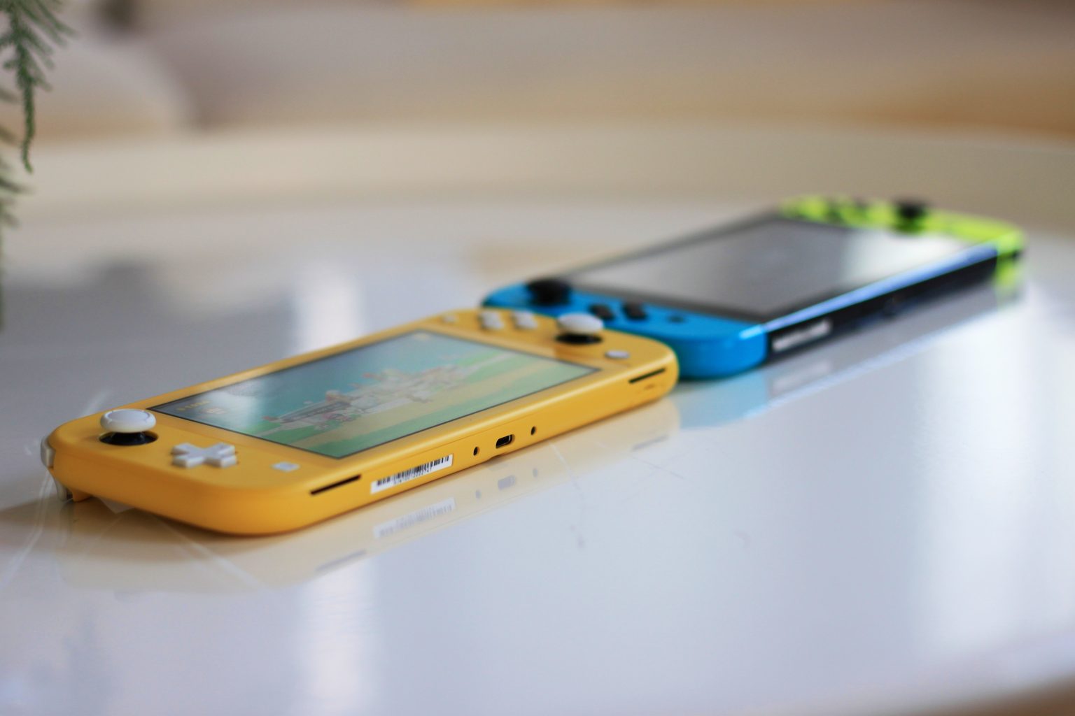 Hands-on: The Switch Lite is a smaller, more comfortable handheld - Ars ...