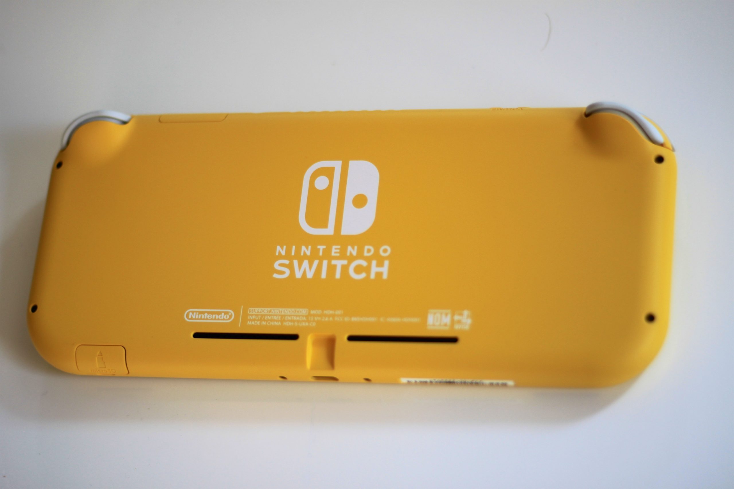 Hands-on: The Switch Lite is a smaller, more comfortable handheld - Ars ...