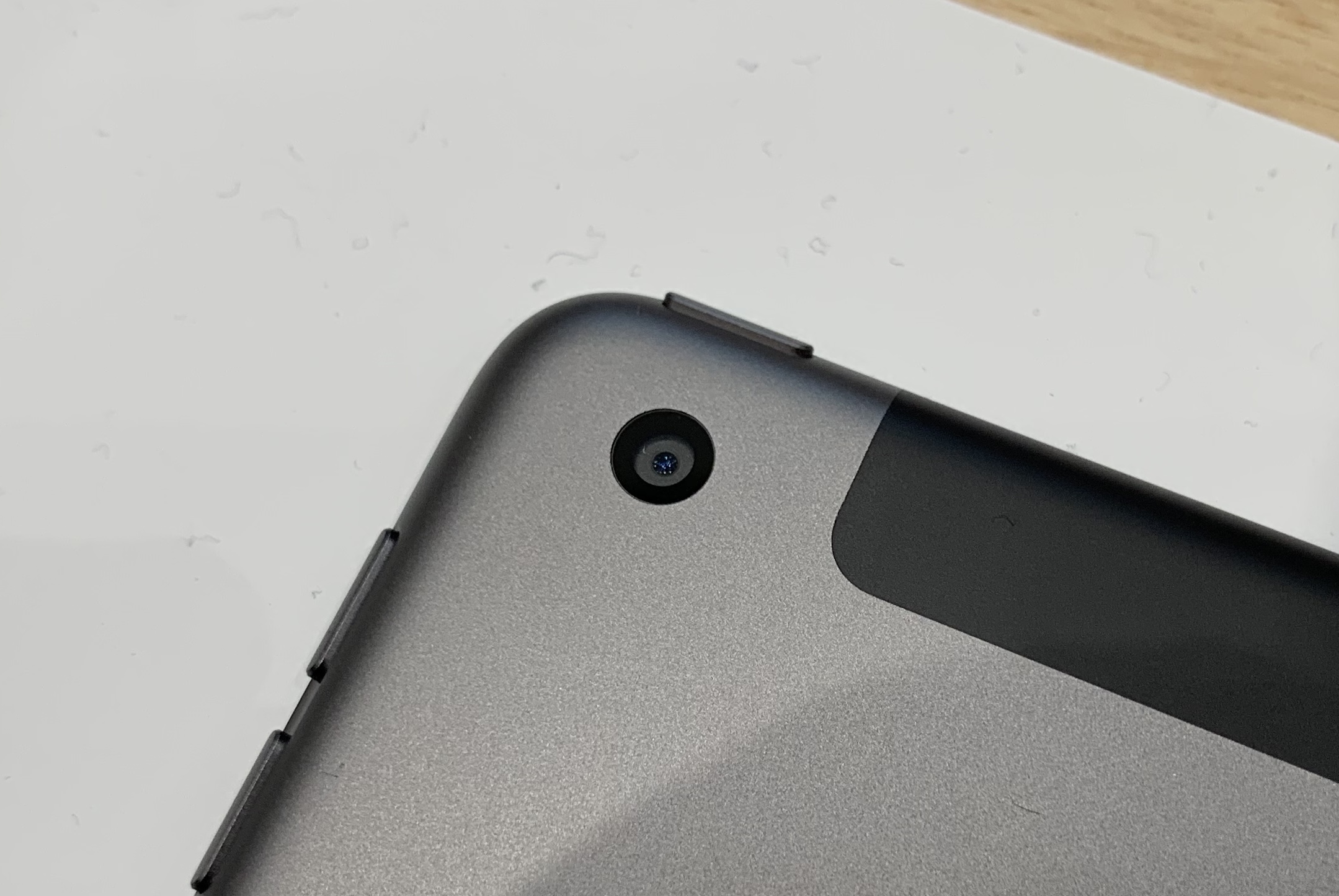 Apple iPad 2019 hands-on: A 6th-generation iPad in a 2019 iPad Air’s ...