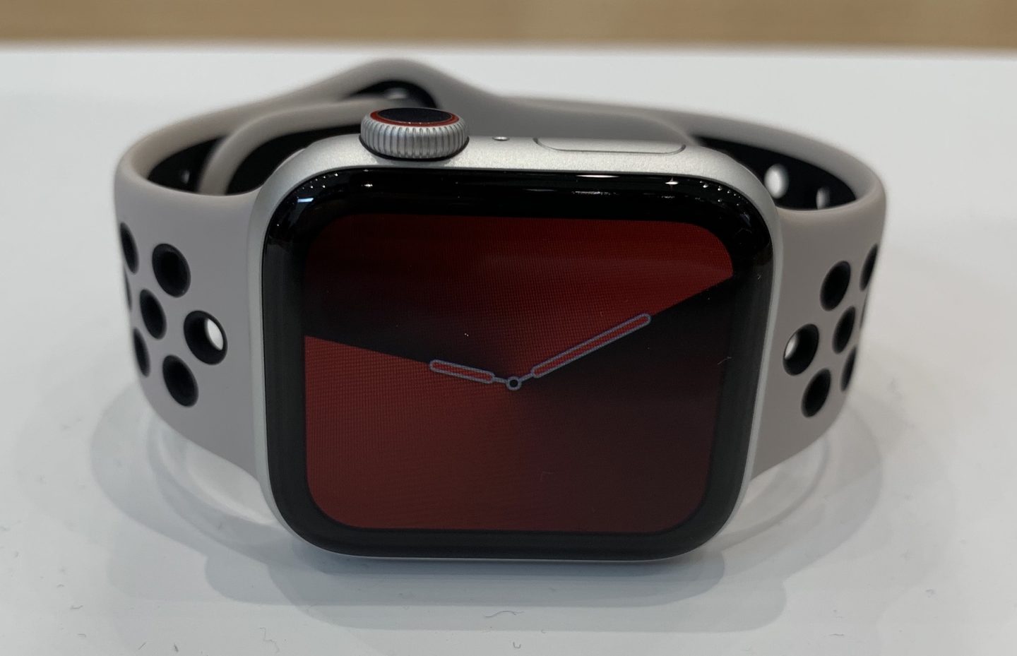 Apple Watch series 5 hands-on: Software is king - Ars Technica