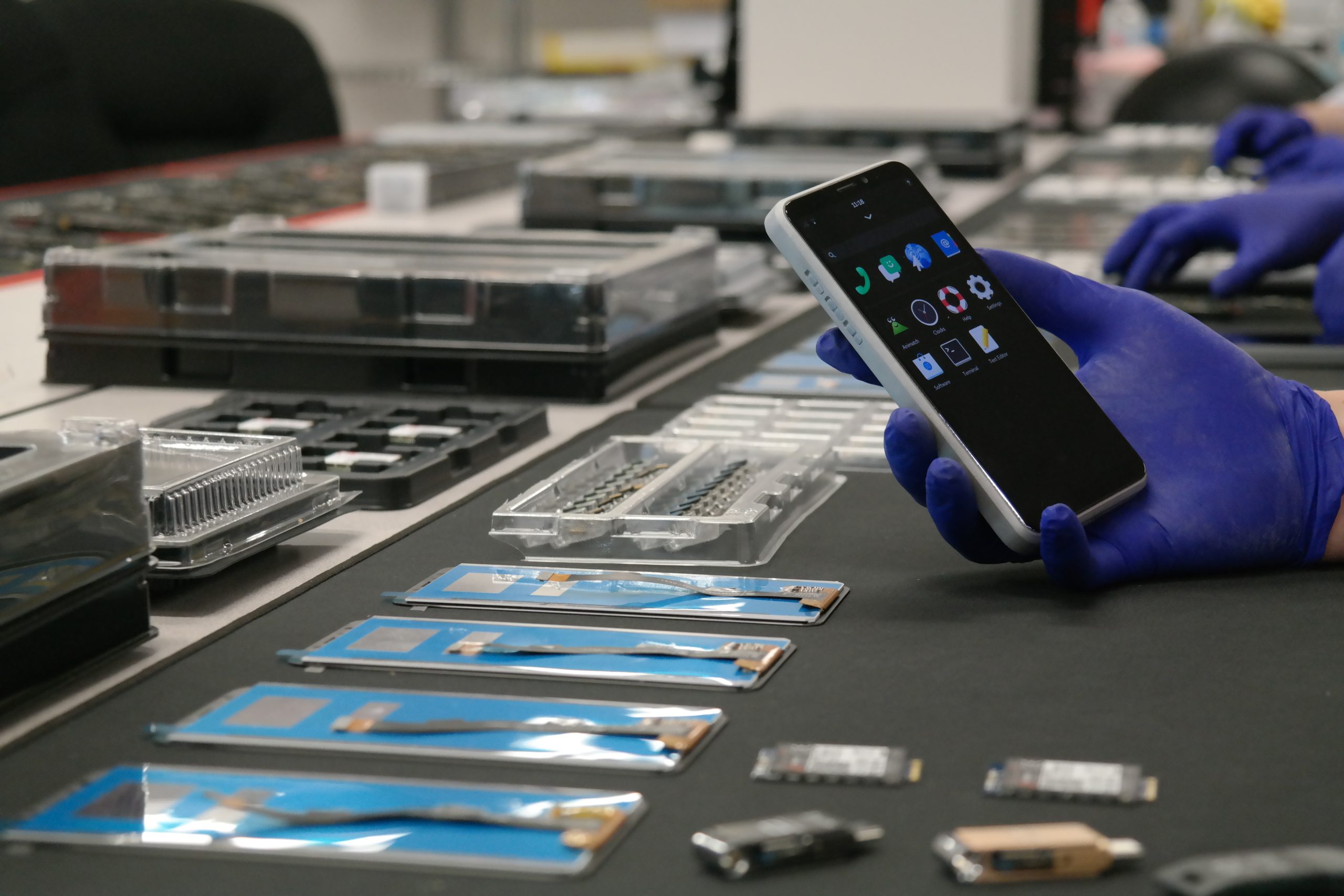 Purism’s Librem 5 phone starts shipping—a fully open GNU/Linux phone ...