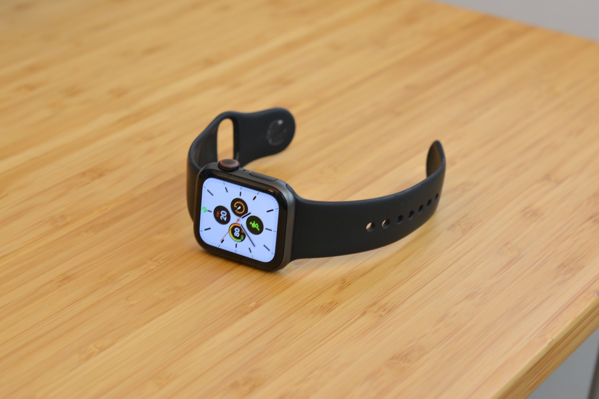 Apple Watch Series 5 review: A better, more independent timepiece - Ars ...