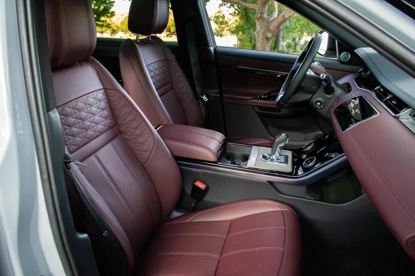 Review: 2020 Range Rover Evoque goes big on luxury, price tag - Ars ...