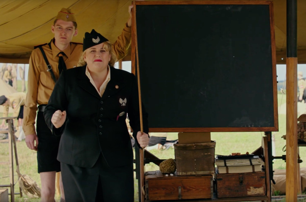 Taika Waititi plays imaginary Adolf Hitler for laughs in Jojo Rabbit ...