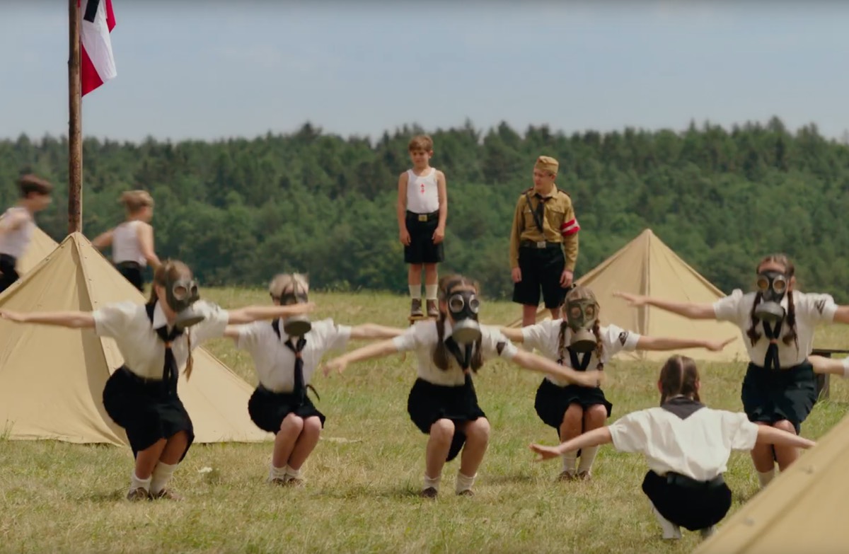 Review: Jojo Rabbit walks a fine line between humor and heart - Ars ...