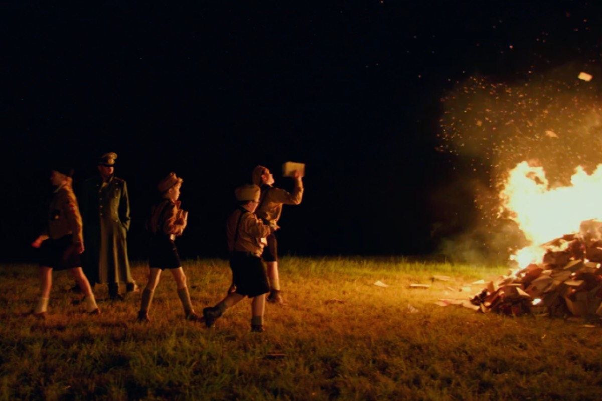 Review: Jojo Rabbit walks a fine line between humor and heart - Ars ...