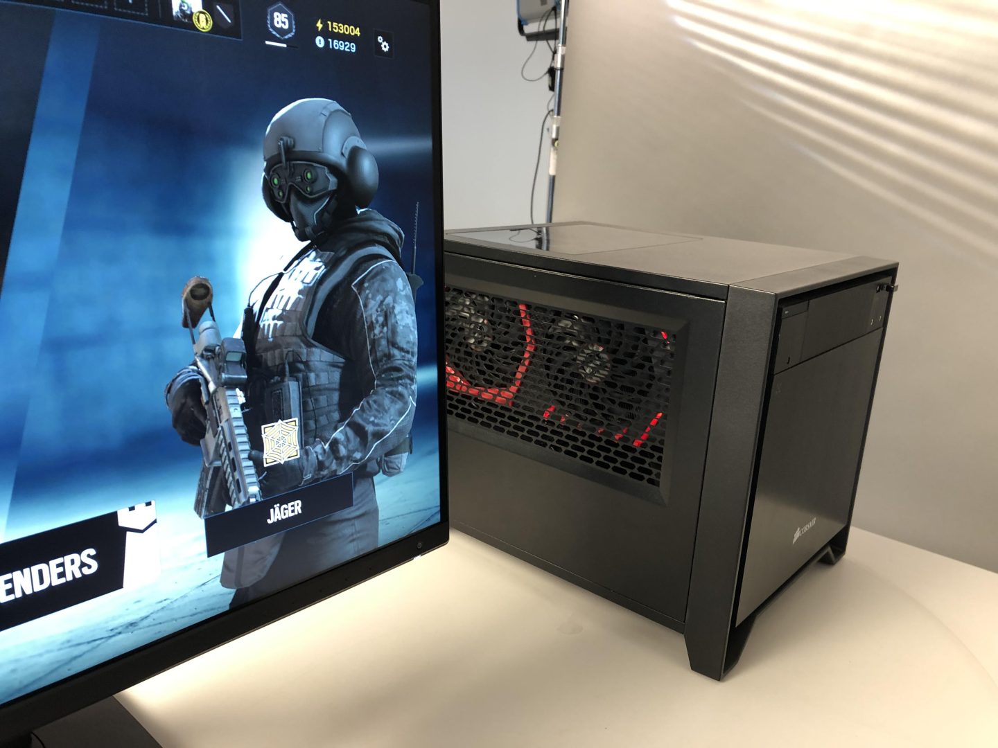 Video: Ubisoft’s Alex Karpazis rates your Rainbow Six: Siege loadouts ...