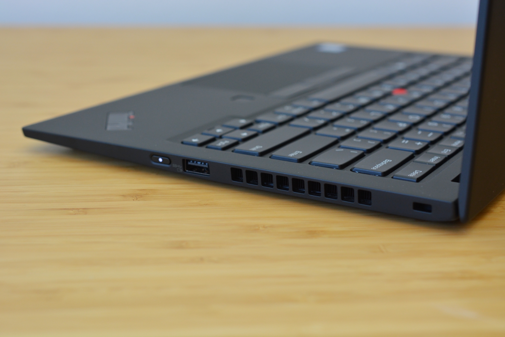 ThinkPad X1 Carbon 7th-gen mini-review: Minor updates made to a stellar ...