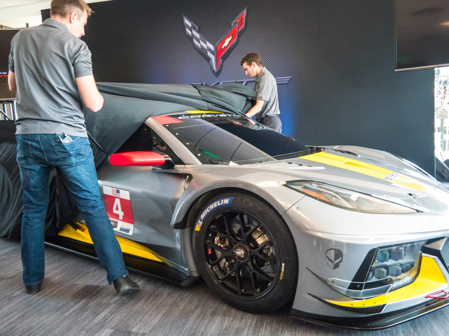 Behold Corvette’s new racing car, now with its engine in the middle ...