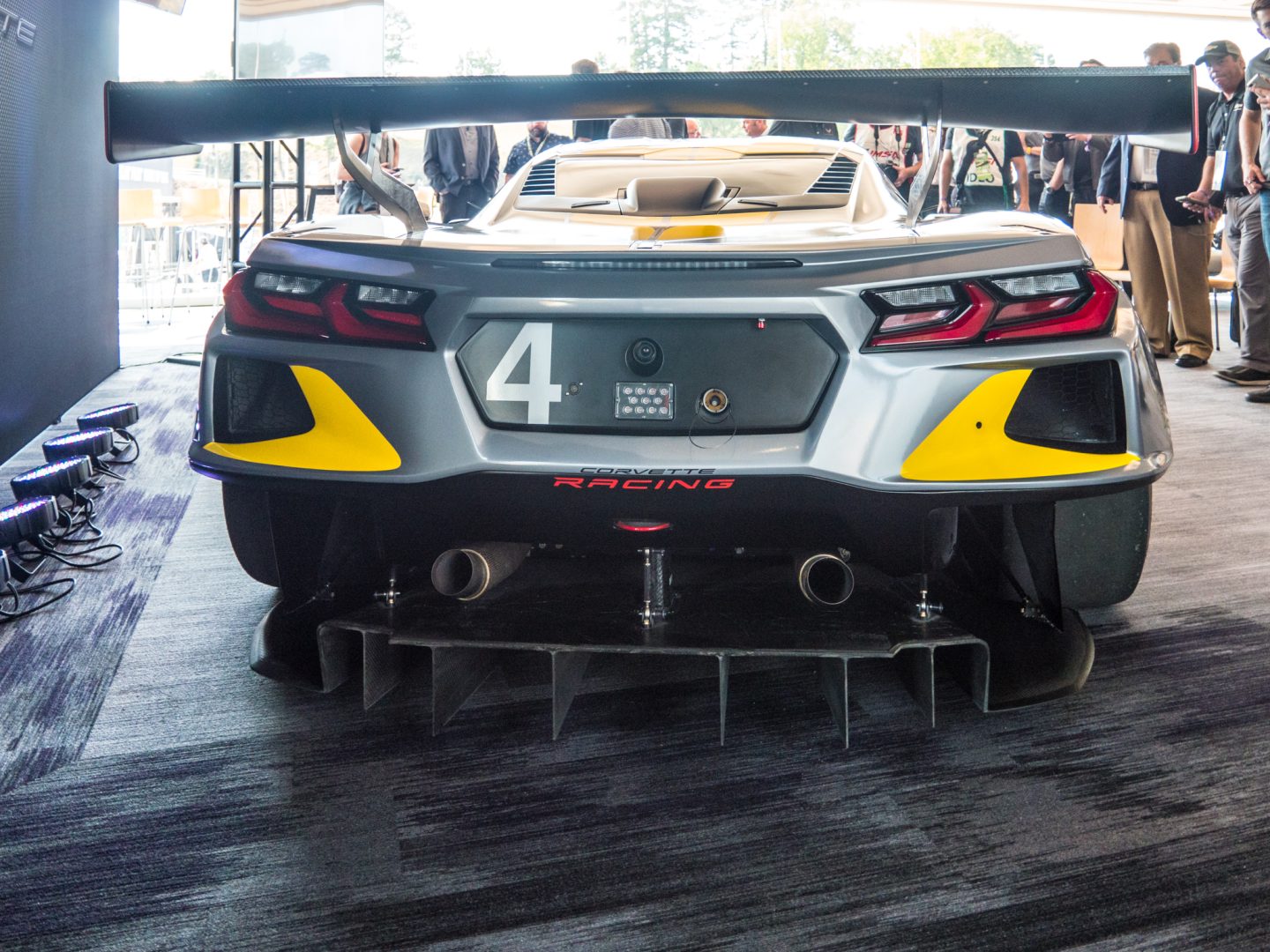 Behold Corvette’s new racing car, now with its engine in the middle ...