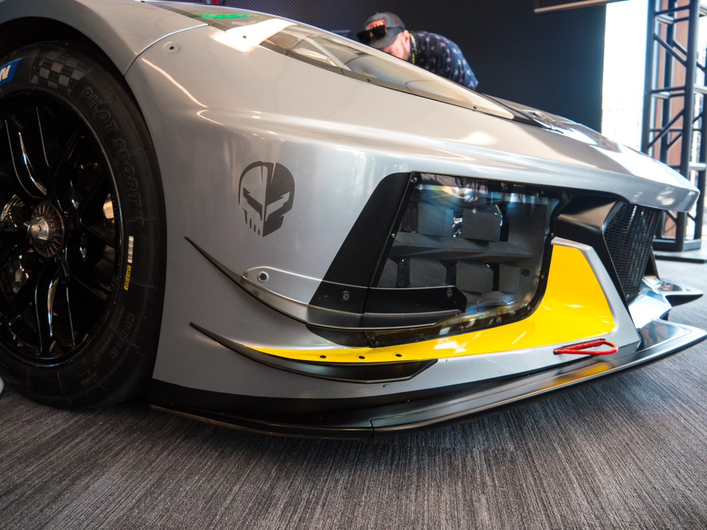 Behold Corvette’s new racing car, now with its engine in the middle ...