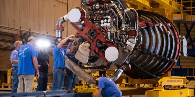 After a “corrective action,” Boeing back at work on SLS rocket core ...