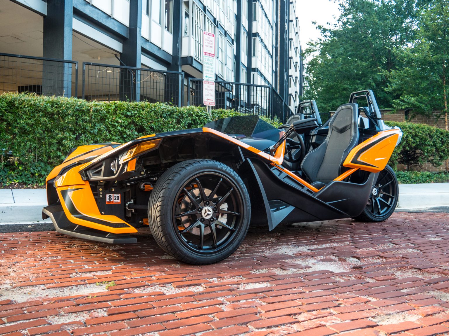 The Polaris Slingshot three-wheeler is not for shrinking violets - Ars ...
