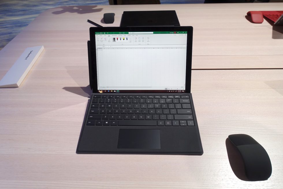 Hands-on with Microsoft’s barrage of new Surface devices - Ars Technica
