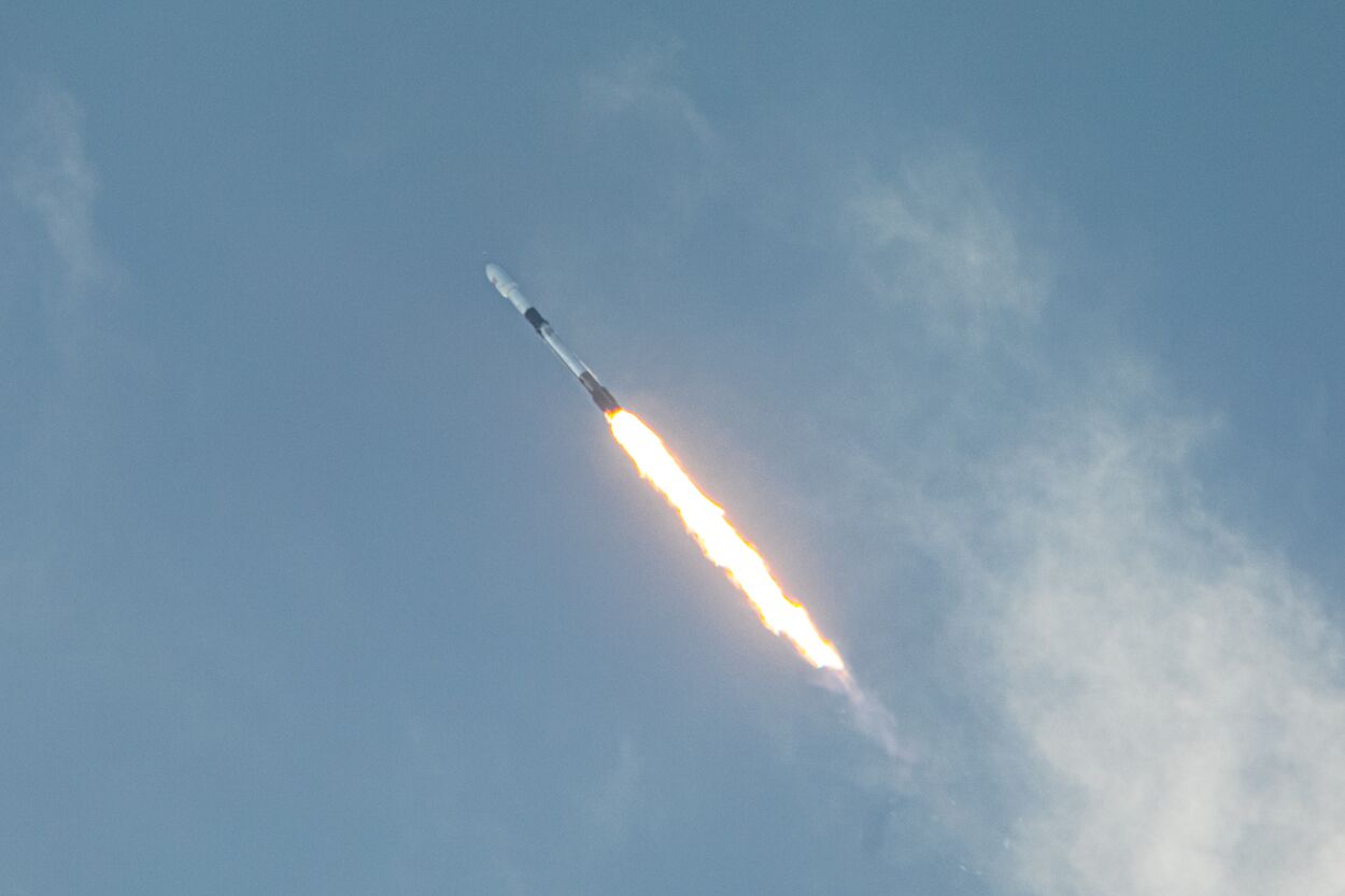 How to spot the SpaceX Starlink satellite train overhead this week ...