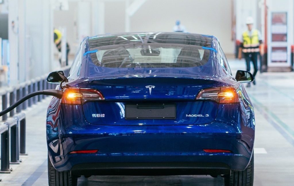 Tesla shows off Chinese-made Model 3s ahead of Shanghai factory start ...