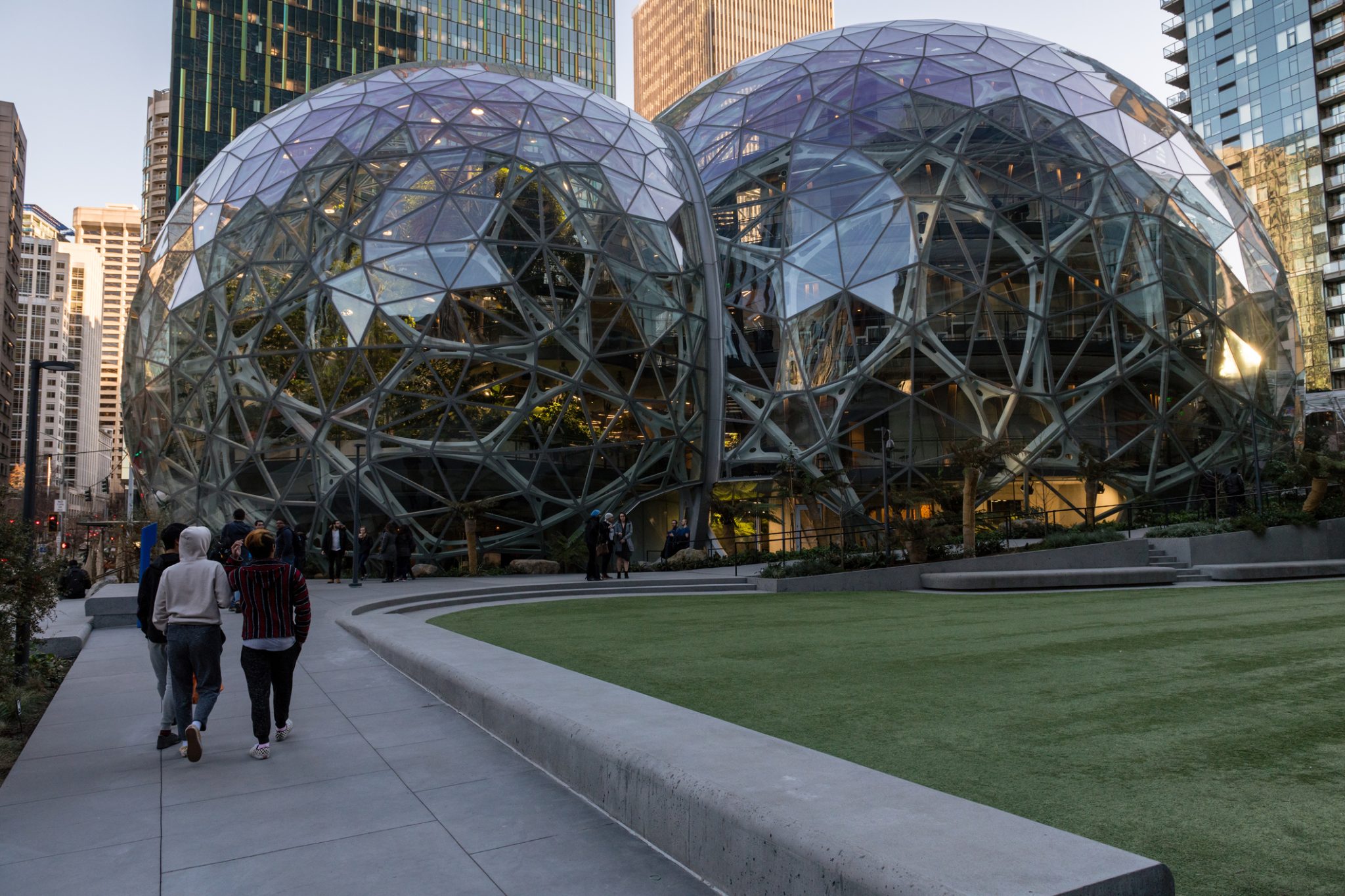 Amazon fails to unseat pro-tax city council members in Seattle - Ars ...