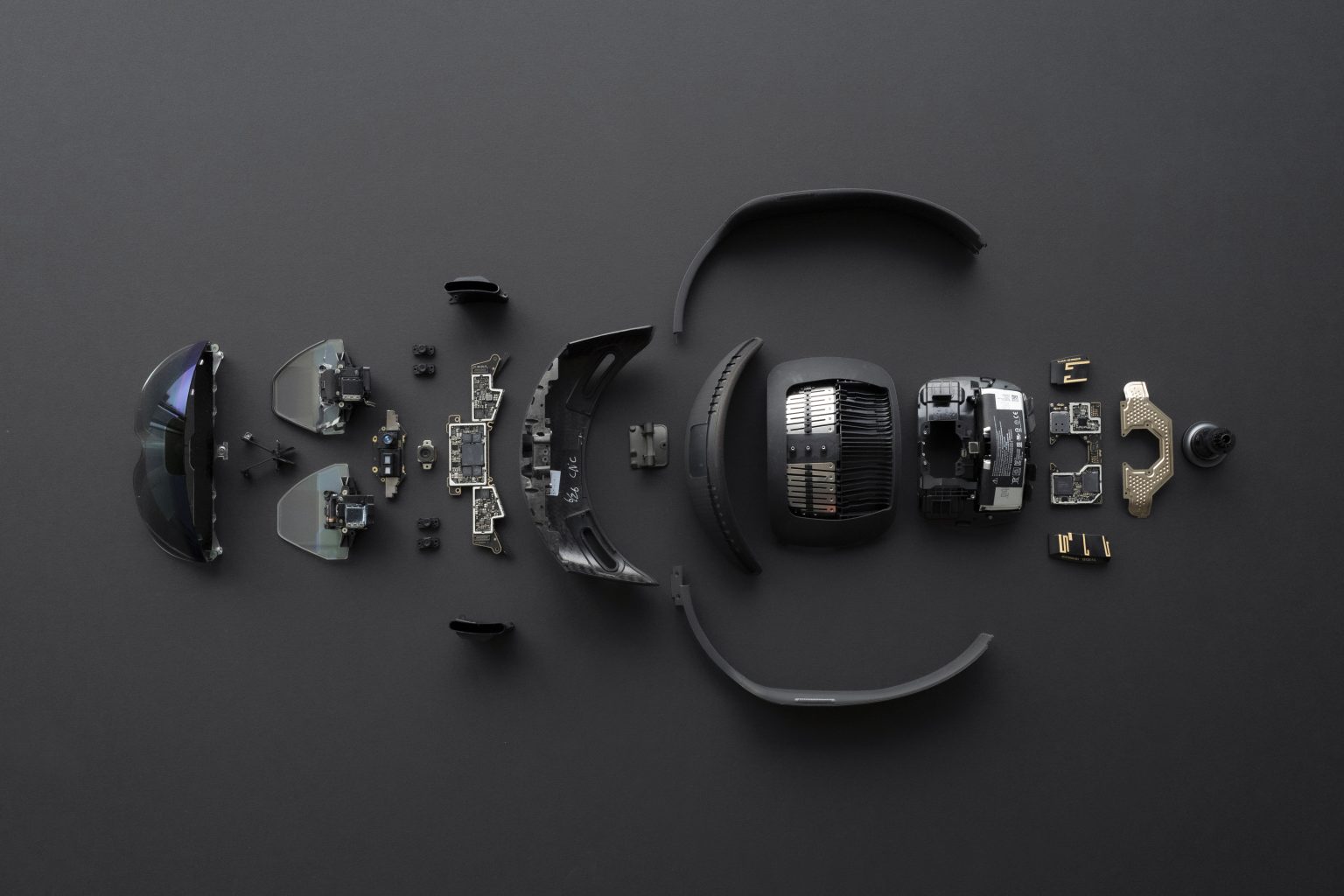 Microsoft HoloLens 2 offers trippy, eyeball-tracking augmented reality ...