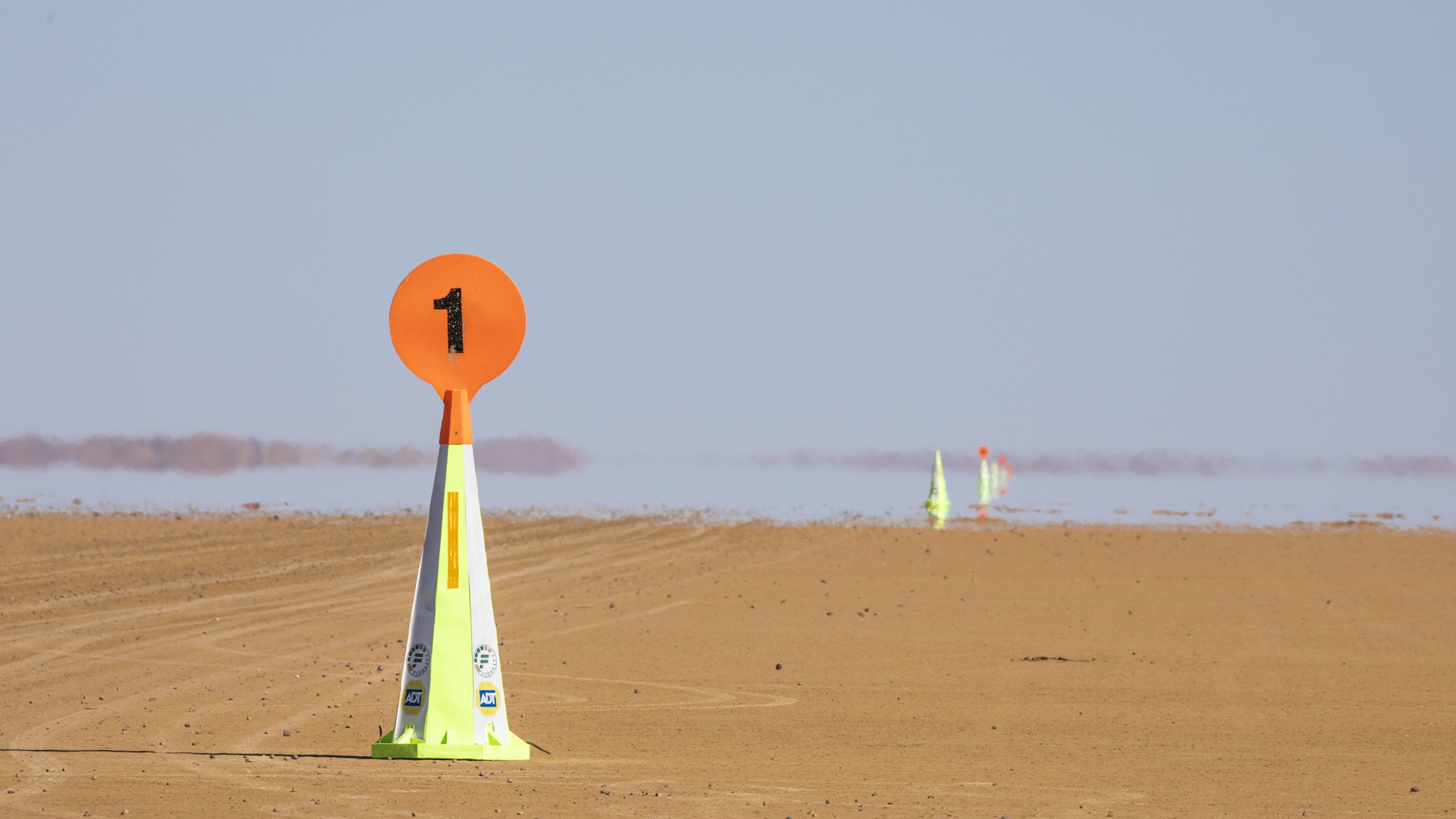 Land-speed car begins testing, beats 500mph with just one engine - Ars ...