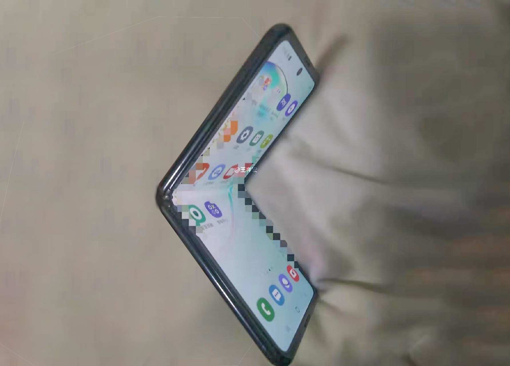 Leaked images of new Samsung foldable surfaces: It’s a flip phone - Ars ...