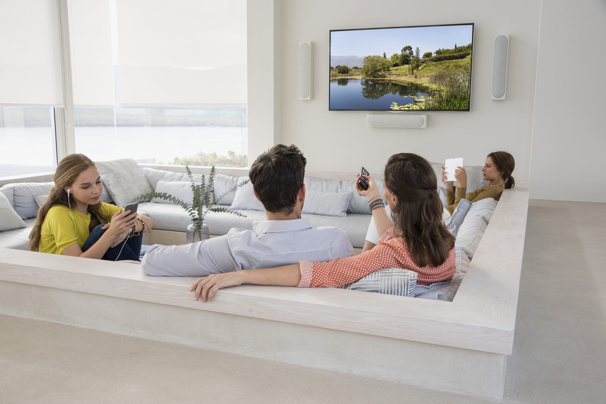 88% of Americans use a second screen while watching TV. Why? - Ars Technica