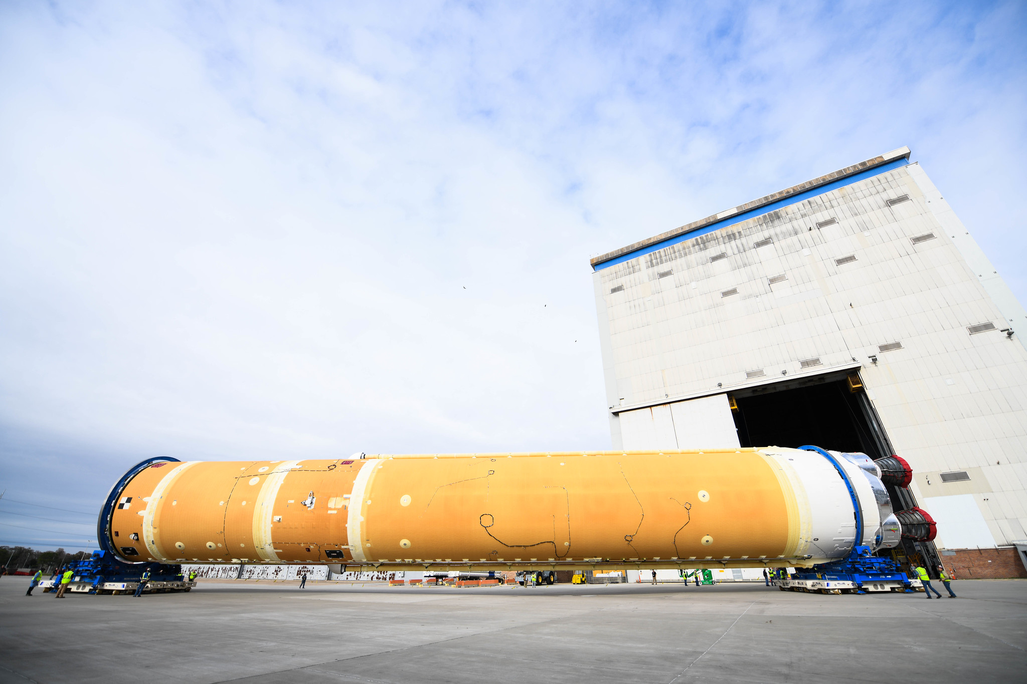 Boeing finally completes SLS core stage, packs it for Mississippi tests ...