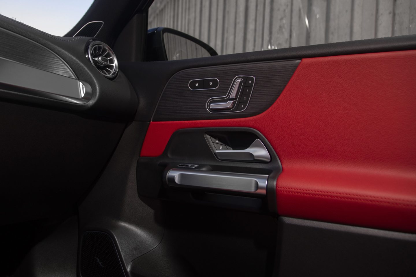 The 2020 Mercedes-Benz GLB gets good infotainment, but don’t get the AI ...