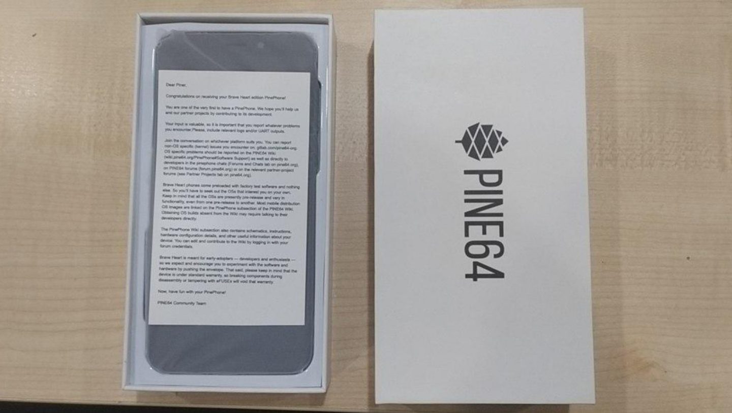The PinePhone starts shipping—a Linux-powered smartphone for $150 - Ars ...