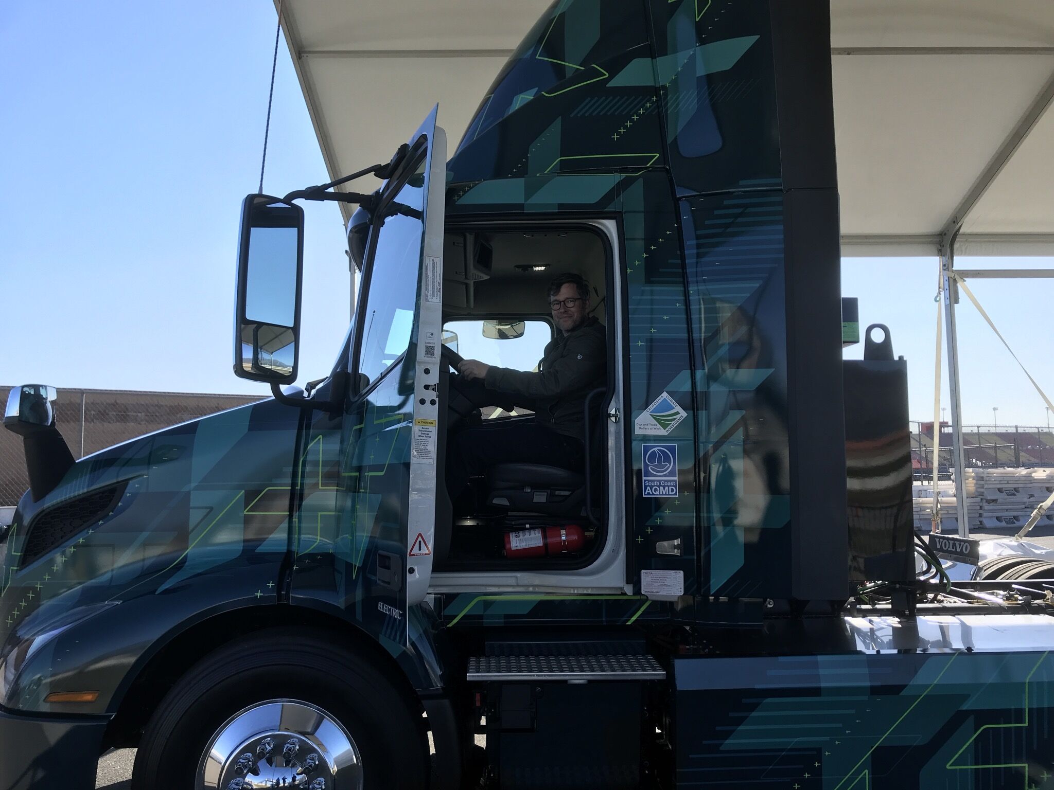 Charging into the mainstream: Volvo electrifies its first class-8 truck ...