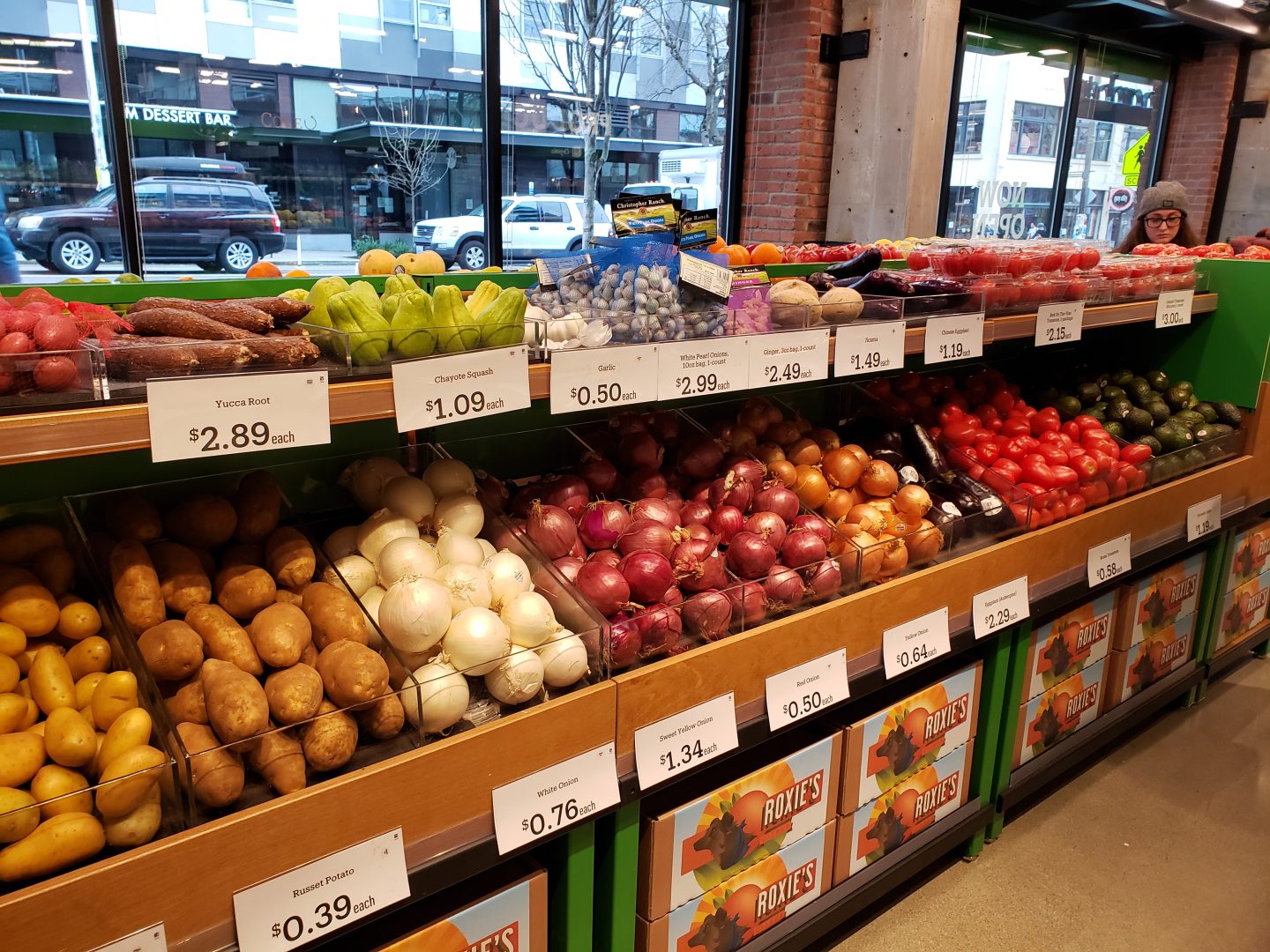 Amazon made a bigger camera-spying store—so we tried to steal its fruit ...