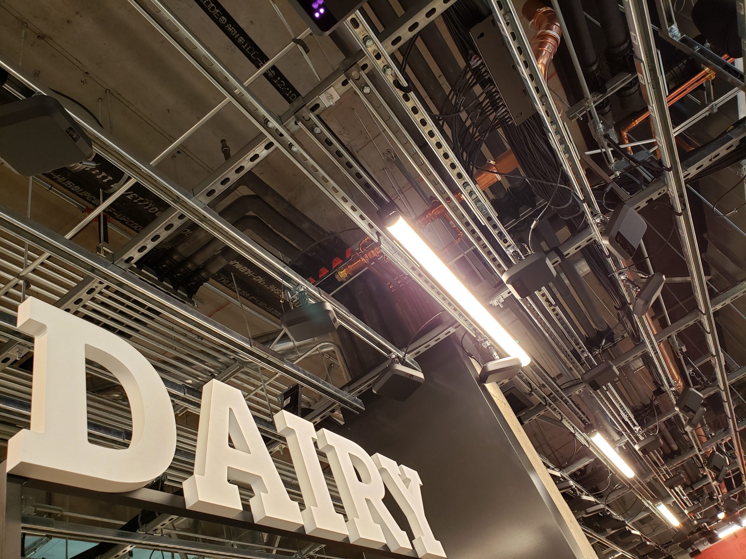 Amazon made a bigger camera-spying store—so we tried to steal its fruit ...