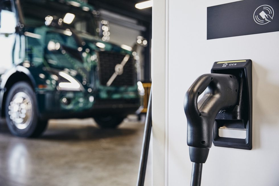 Charging into the mainstream: Volvo electrifies its first class-8 truck ...