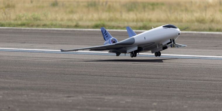 Airbus shows off MAVERIC, an unusual aircraft to test blended wing ...
