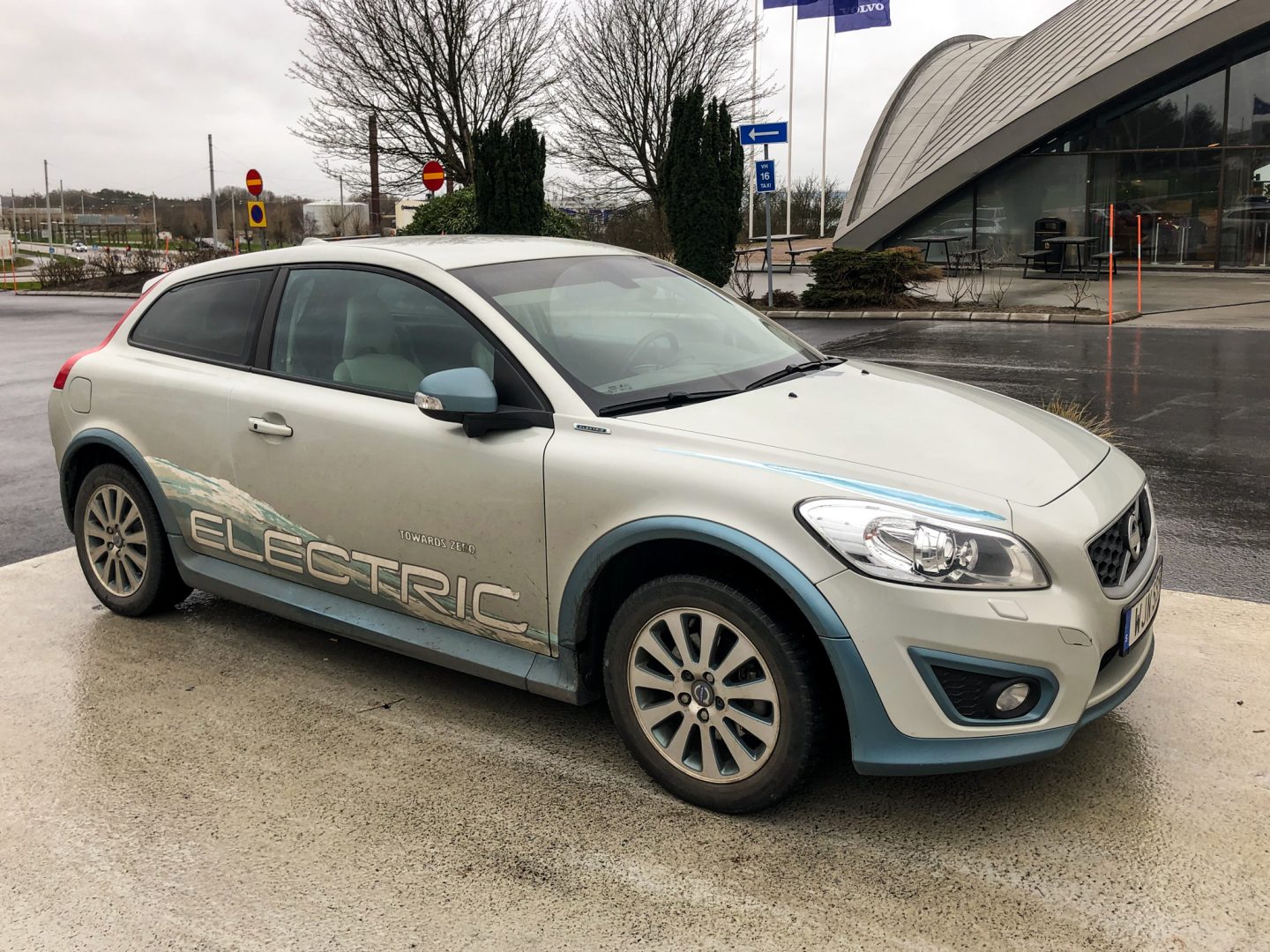 As Volvo goes electric, here’s how it’s making its batteries top-notch ...