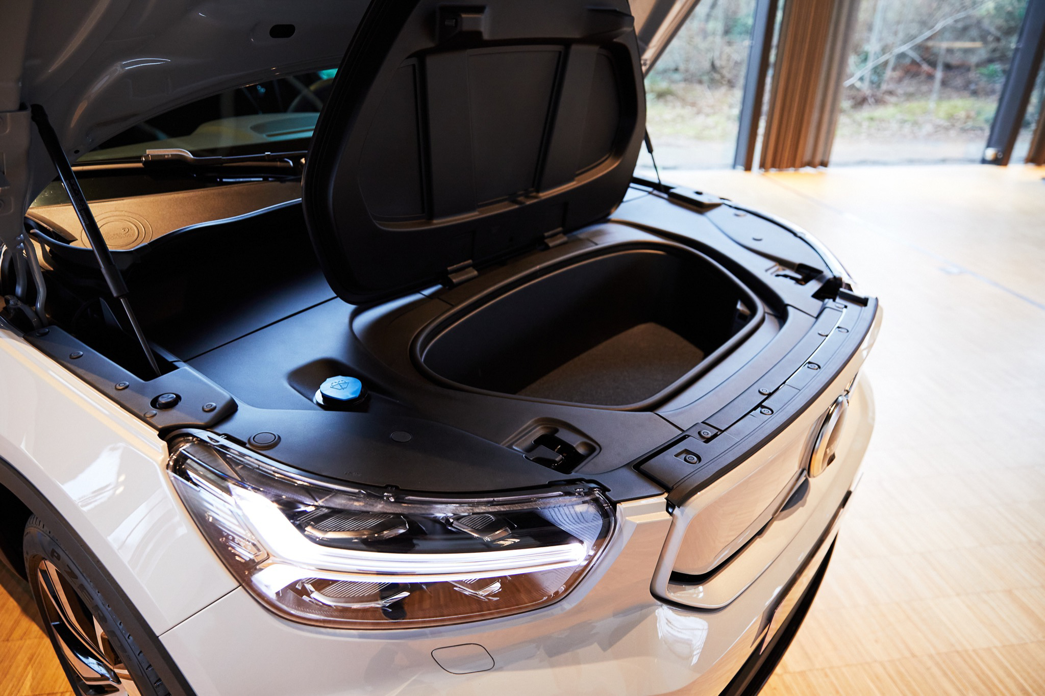 As Volvo goes electric, here’s how it’s making its batteries top-notch ...