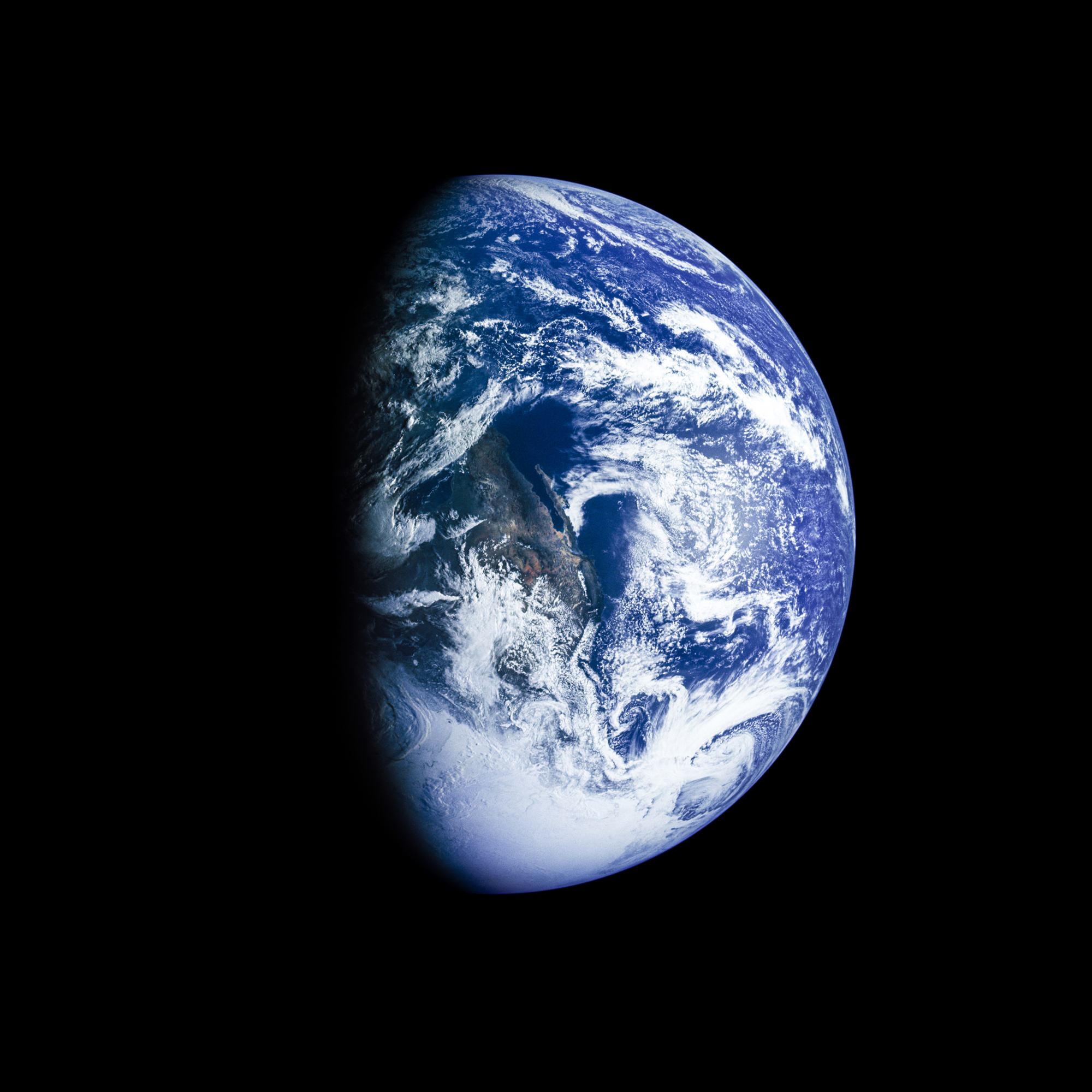 Here’s an unprecedented look at Apollo 13’s damaged service module ...