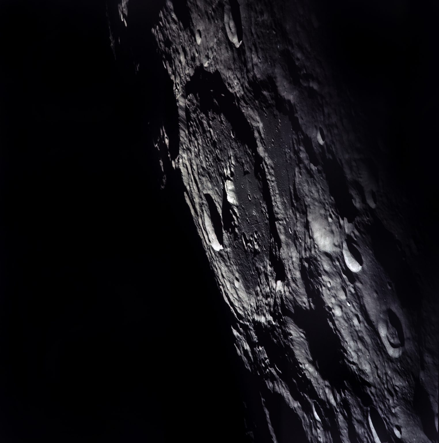 Here’s an unprecedented look at Apollo 13’s damaged service module ...