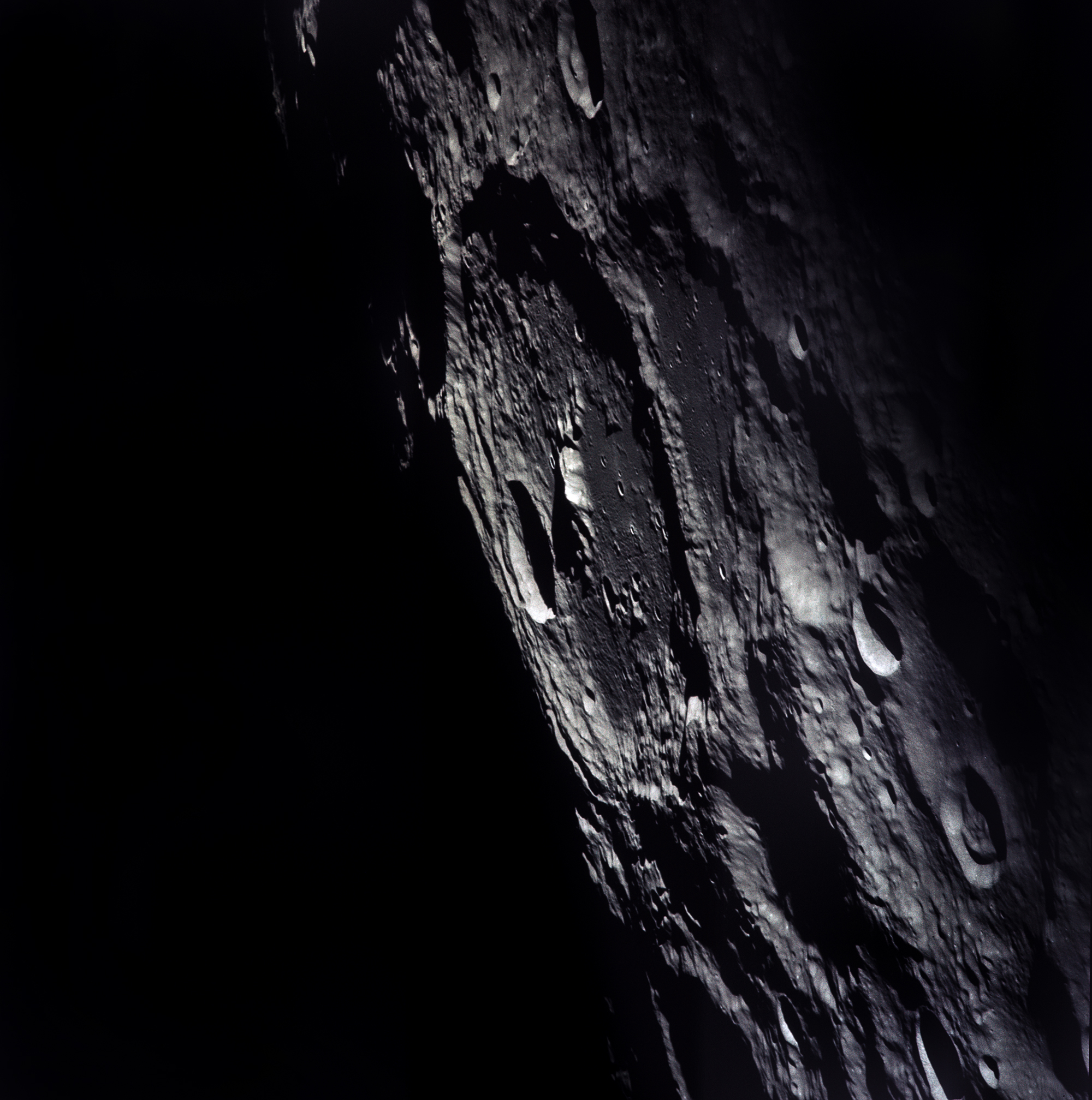 Here’s an unprecedented look at Apollo 13’s damaged service module ...