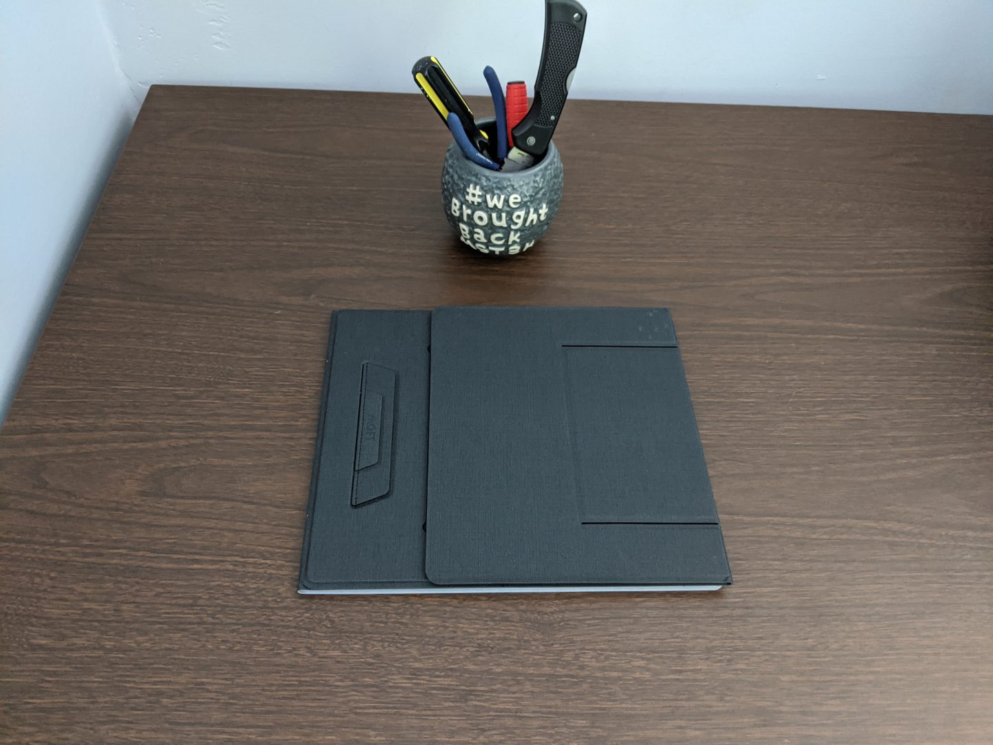 Moft Z is a standing desk that fits in your laptop bag - Ars Technica