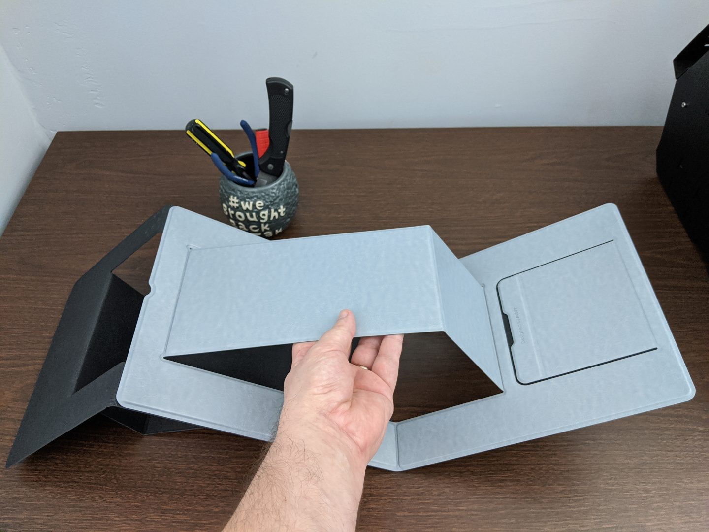 Moft Z is a standing desk that fits in your laptop bag - Ars Technica